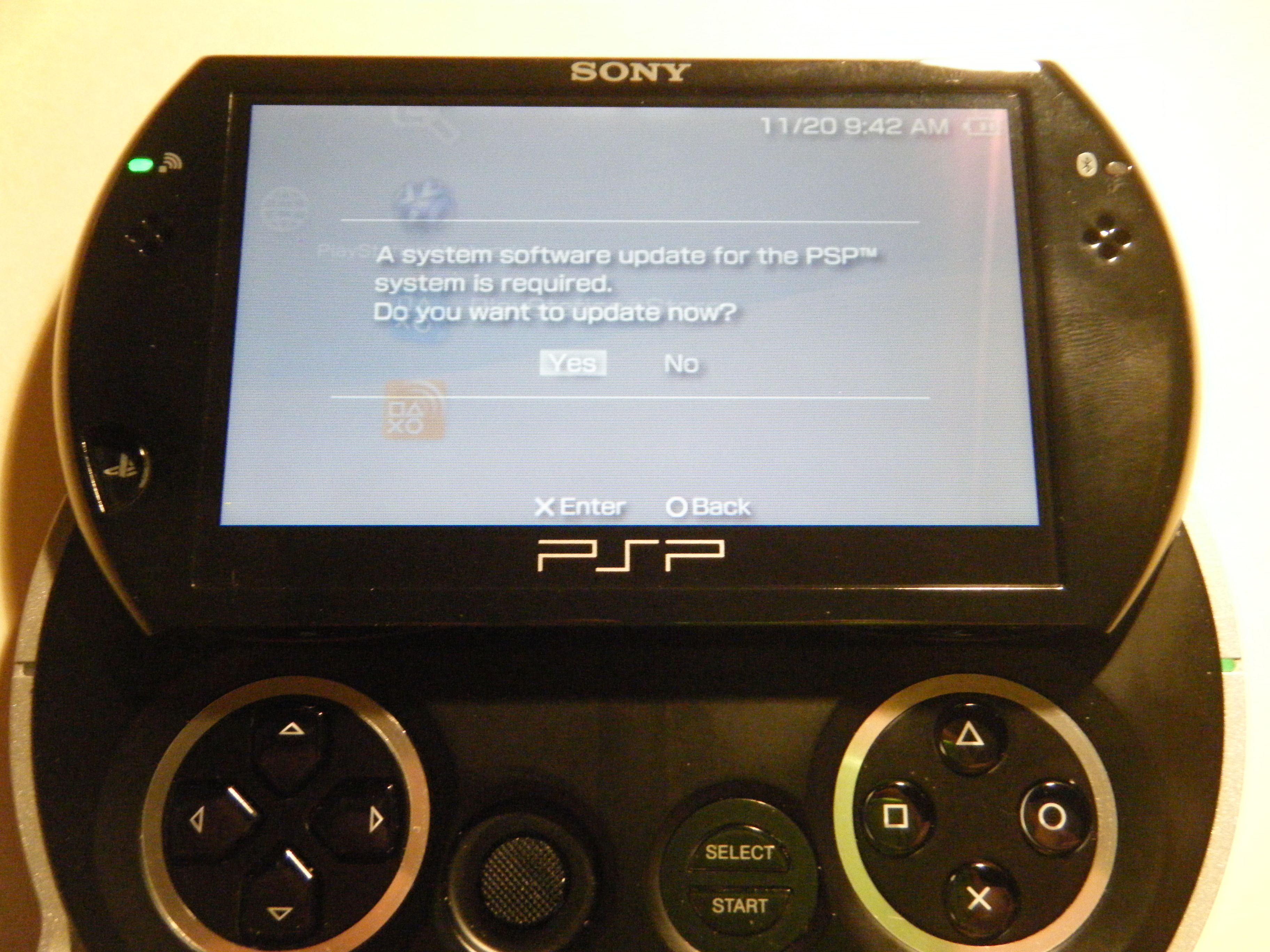 PSP Go! ... or PSP No Go? Review | Gear Diary