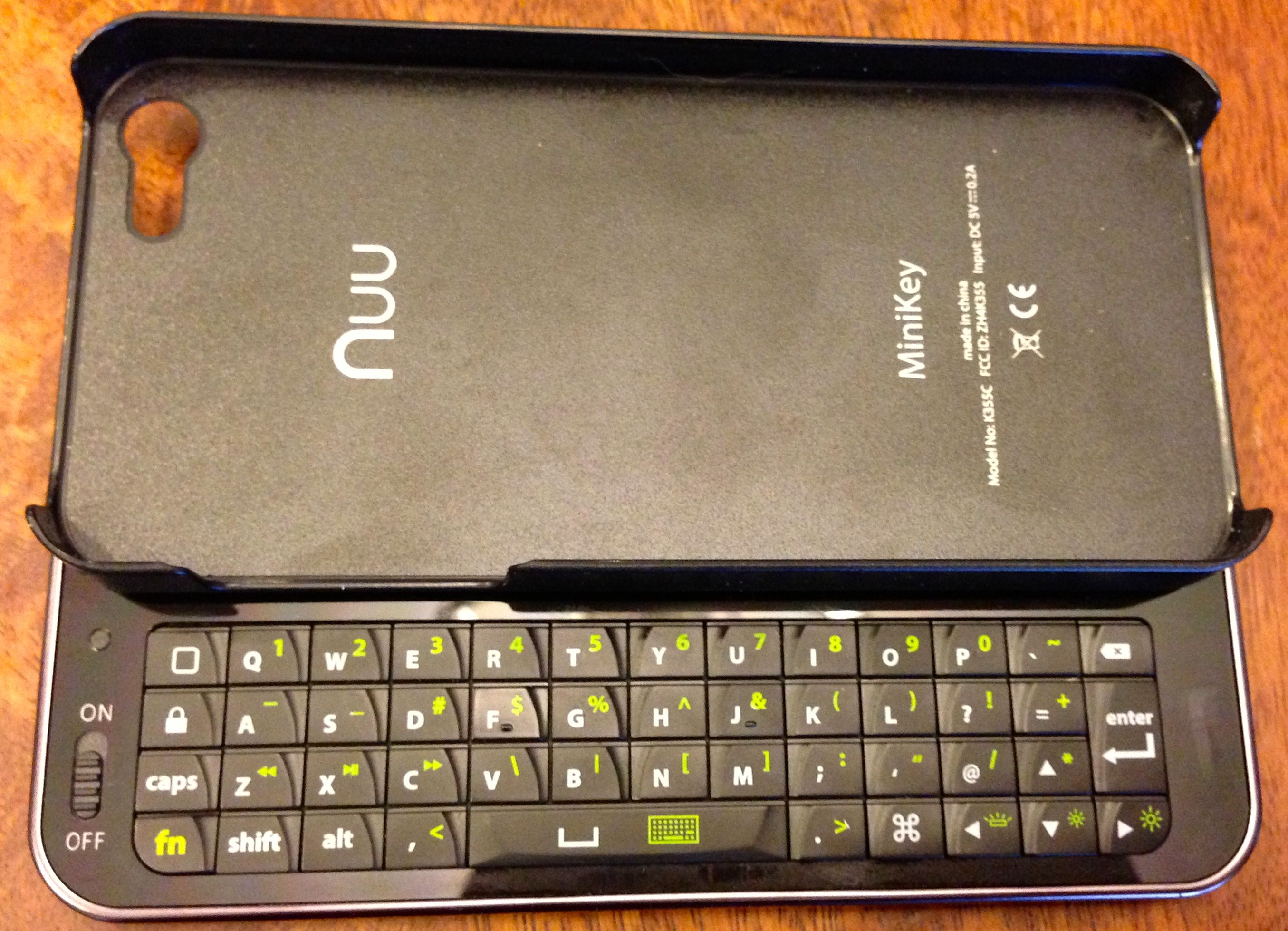 Nuu MiniKey Keyboard for iPhone 5 Review | Gear Diary