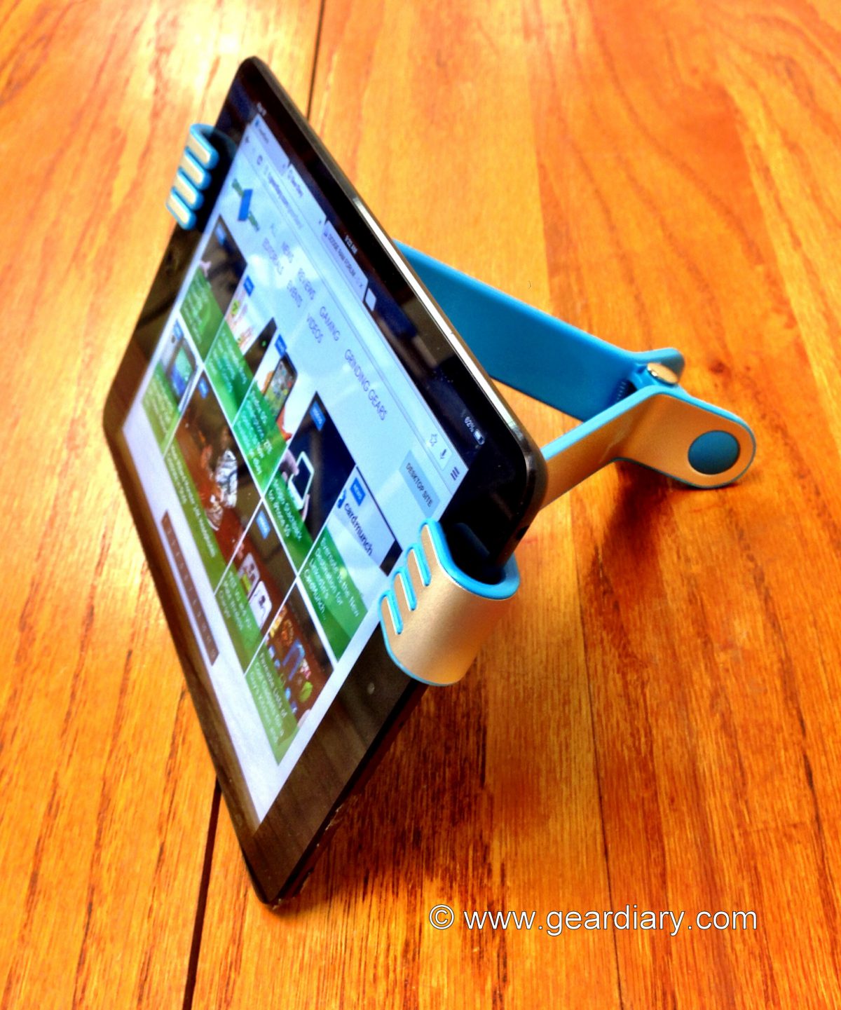 Felix TwoHands II: A New Handle on Tablet Stands | Gear Diary