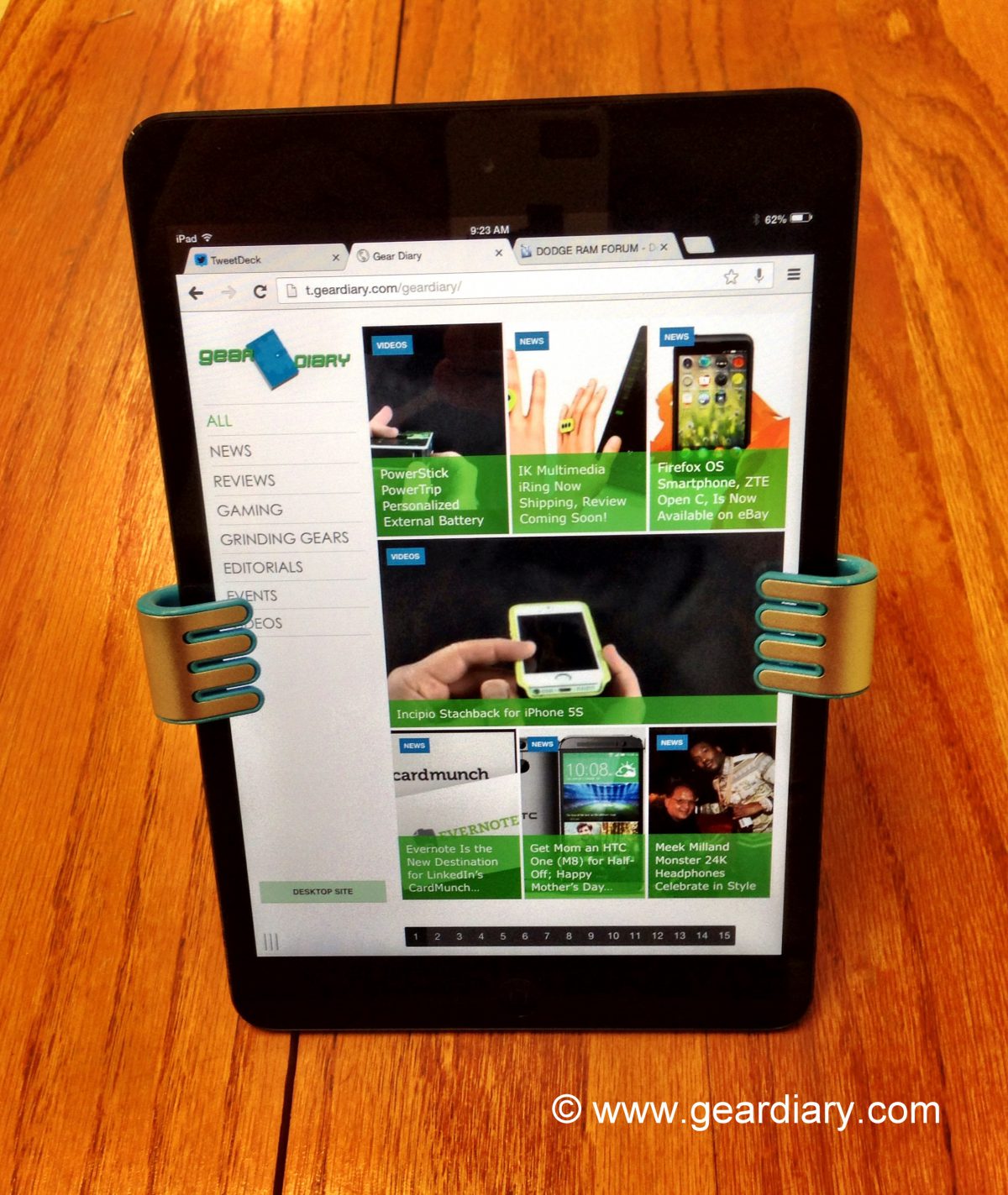 Felix TwoHands II: A New Handle on Tablet Stands | Gear Diary