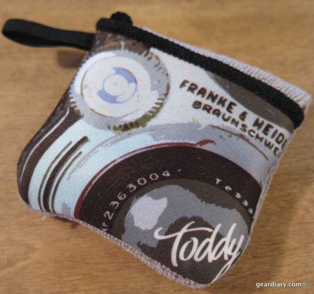 Toddy Gear Keeps Your Device's Screen Clean and Clear | Gear Diary