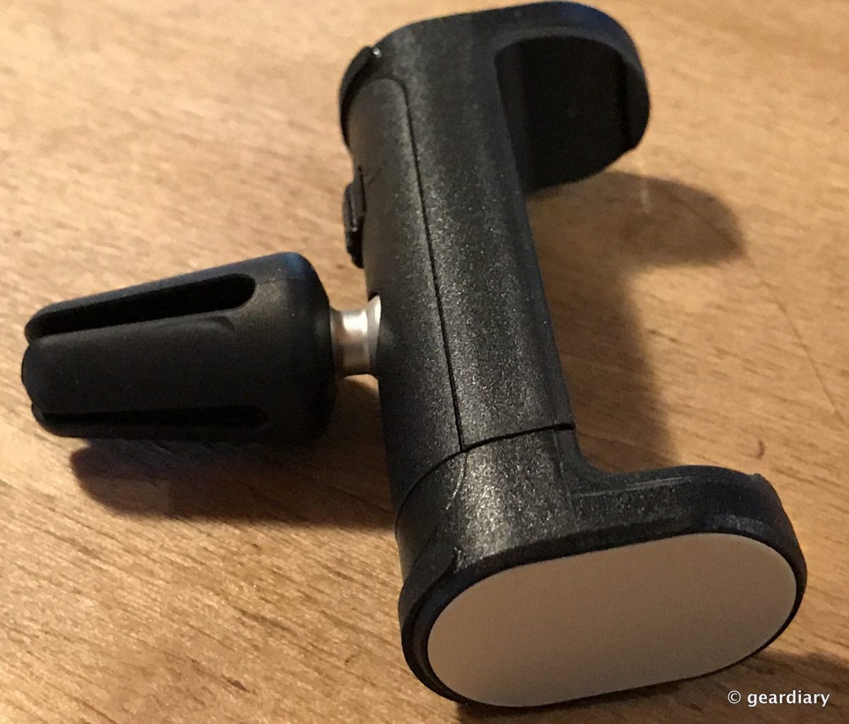 Just Mobile Xtand Vent: Park Your Phone in a Cool Spot | Gear Diary