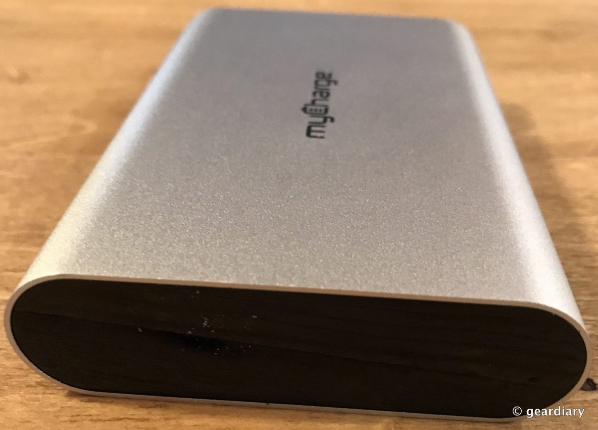 MyCharge RazorPlatinum Portable Charger for MacBook Review | Gear Diary