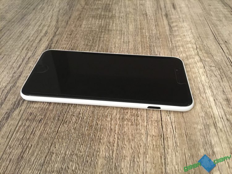 A Jet White iPhone 7 Plus is Totallee Possible with This Case | Gear Diary