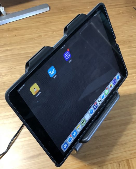 Azpen DockAll D108 Sound Hub Wirelessly Charges Your Phone and Much ...