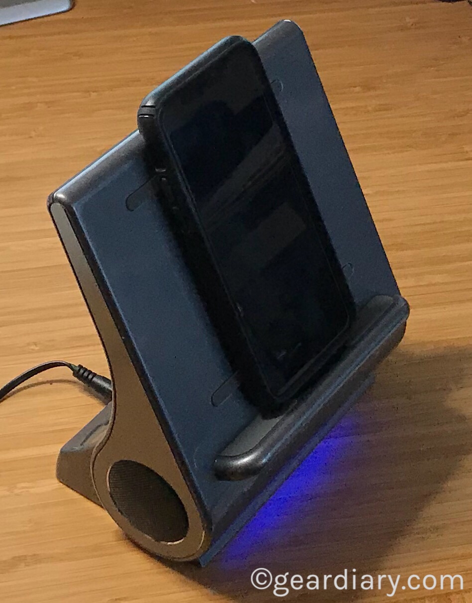 Azpen DockAll D108 Sound Hub Wirelessly Charges Your Phone and Much ...