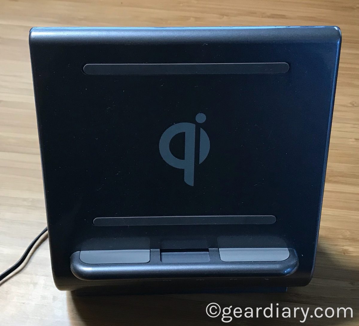 Azpen DockAll D108 Sound Hub Wirelessly Charges Your Phone and Much ...