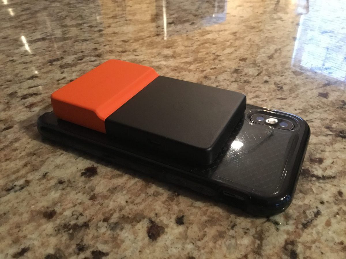 The BRICKSPOWER Gives Your Smartphone Juice Wirelessly | Gear Diary