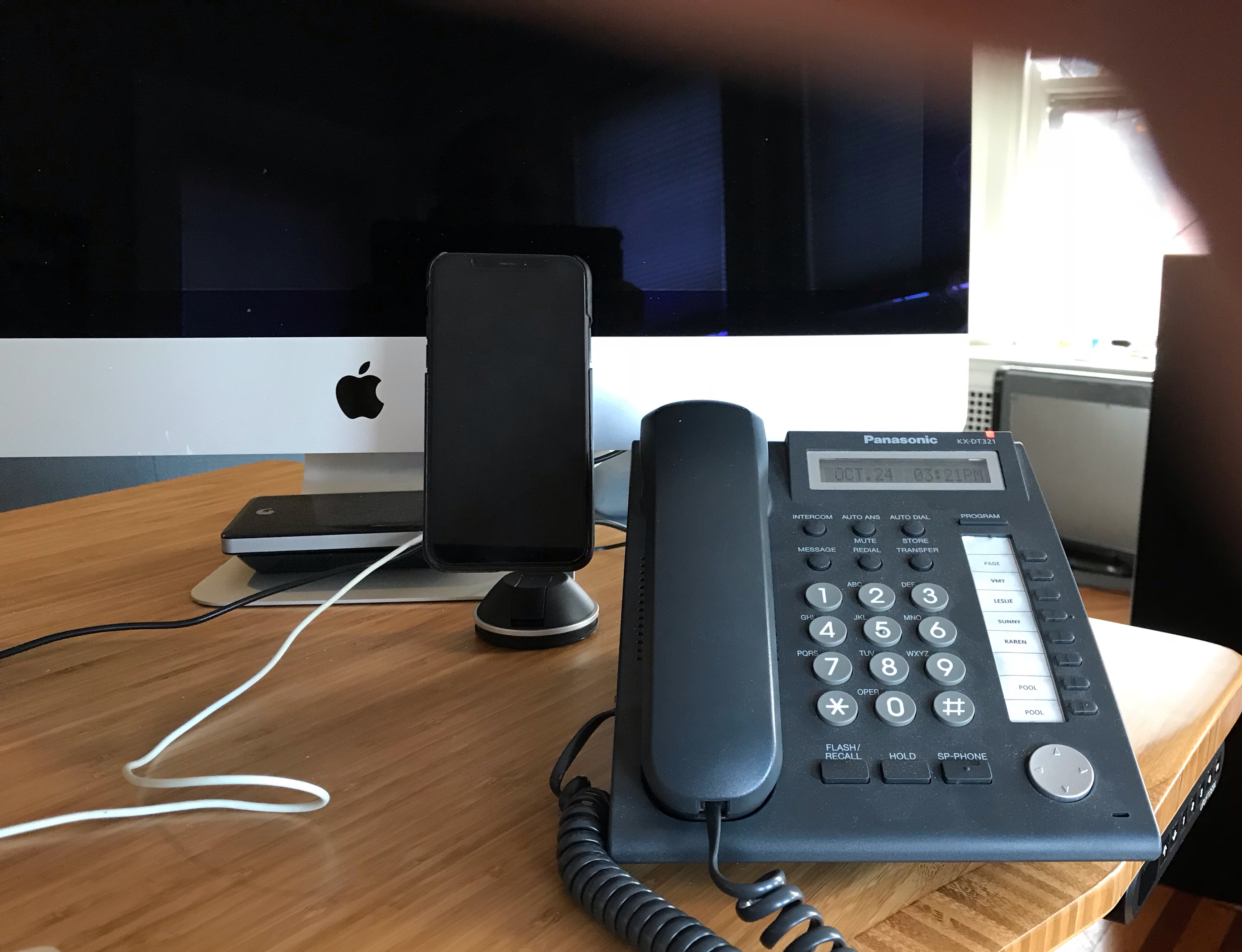 The Desk Version of the Scosche MagicMount Pro Charge Is the Wireless ...