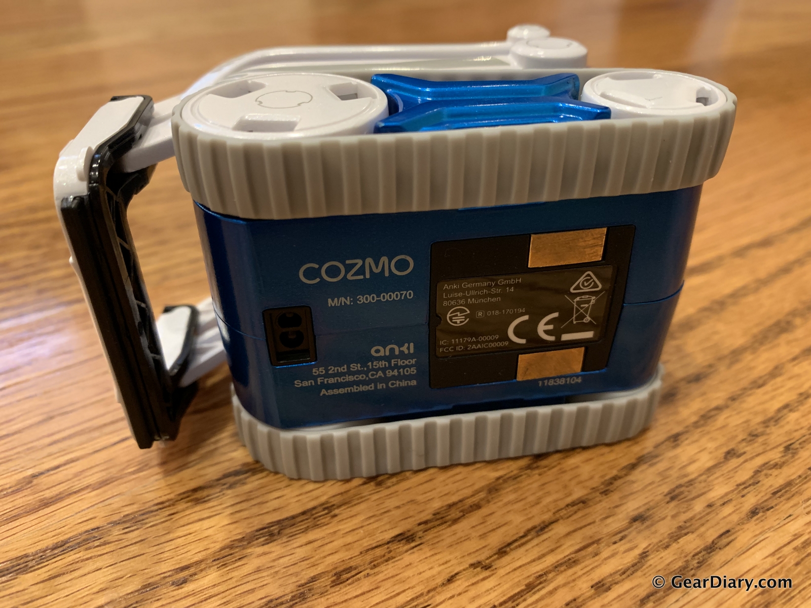 Anki Cozmo Is a Robot That's Fun for the Whole Family