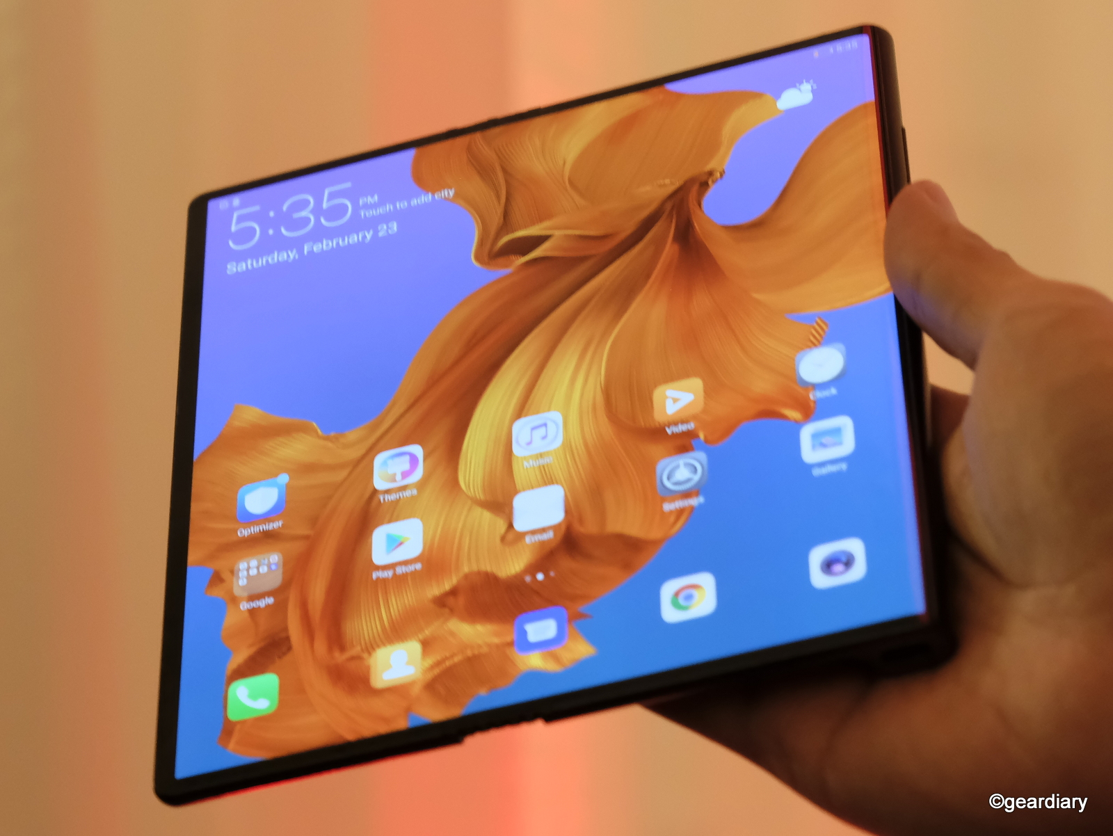 Huawei Mate X Is the Folding Screen Phone Everyone Will Be Talking About