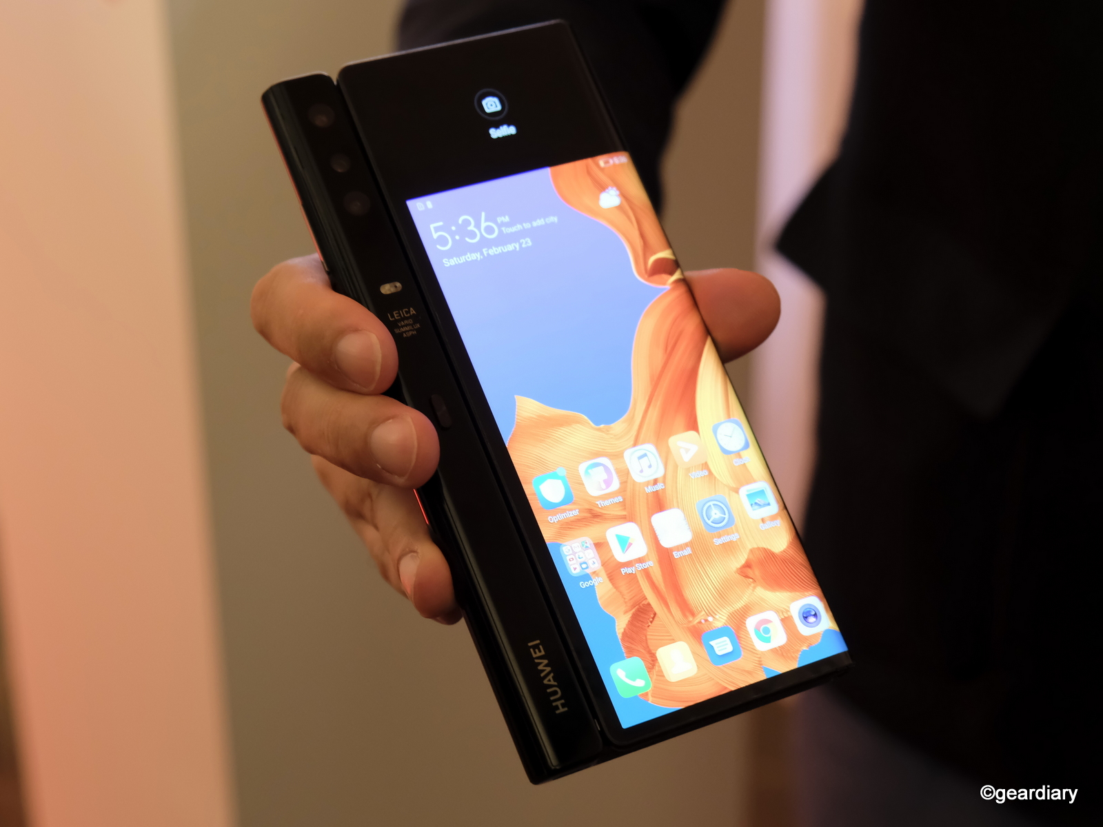 Huawei Mate X Is the Folding Screen Phone Everyone Will Be Talking About