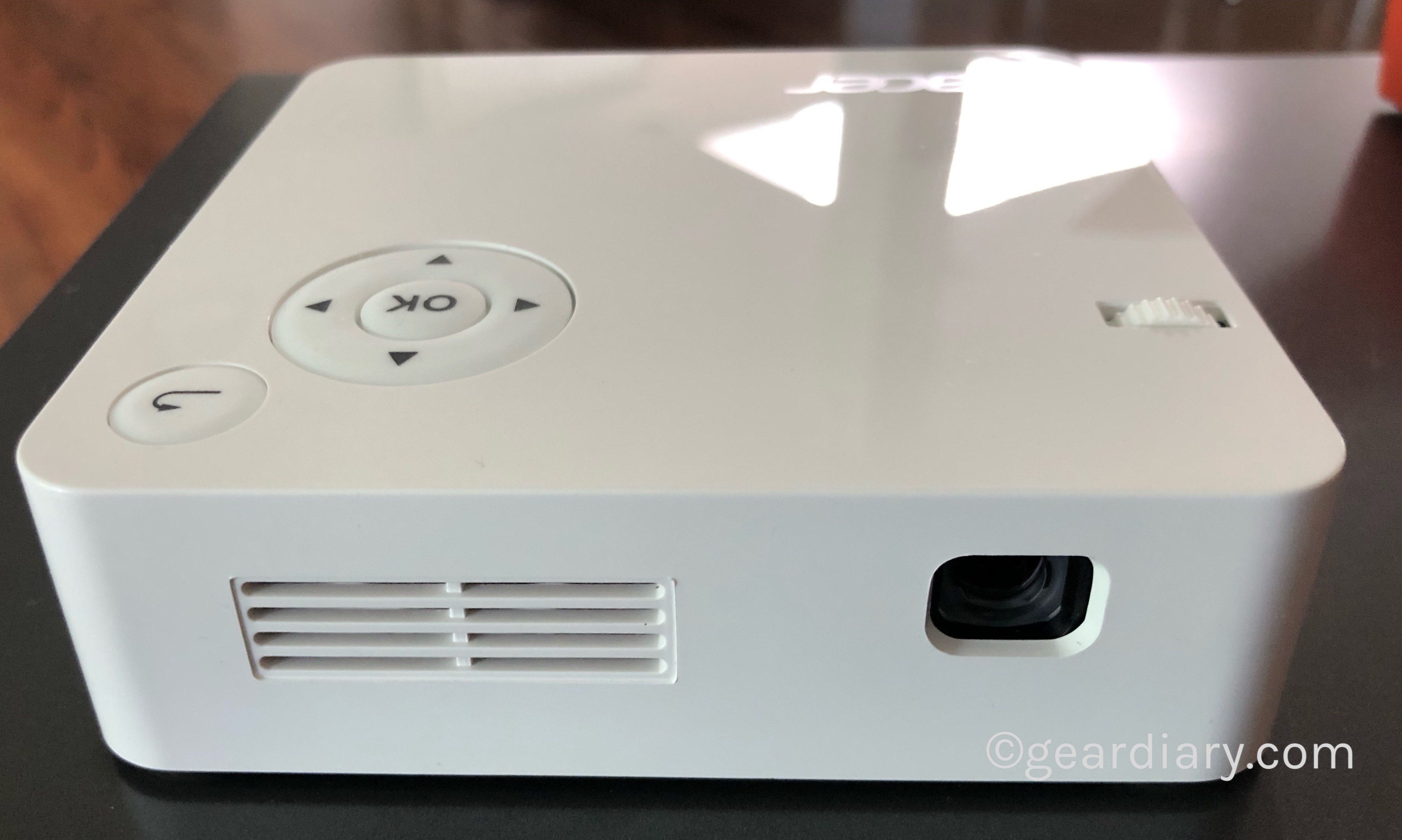 Acer C202i Portable LED Projector Takes the Big Screen Anywhere