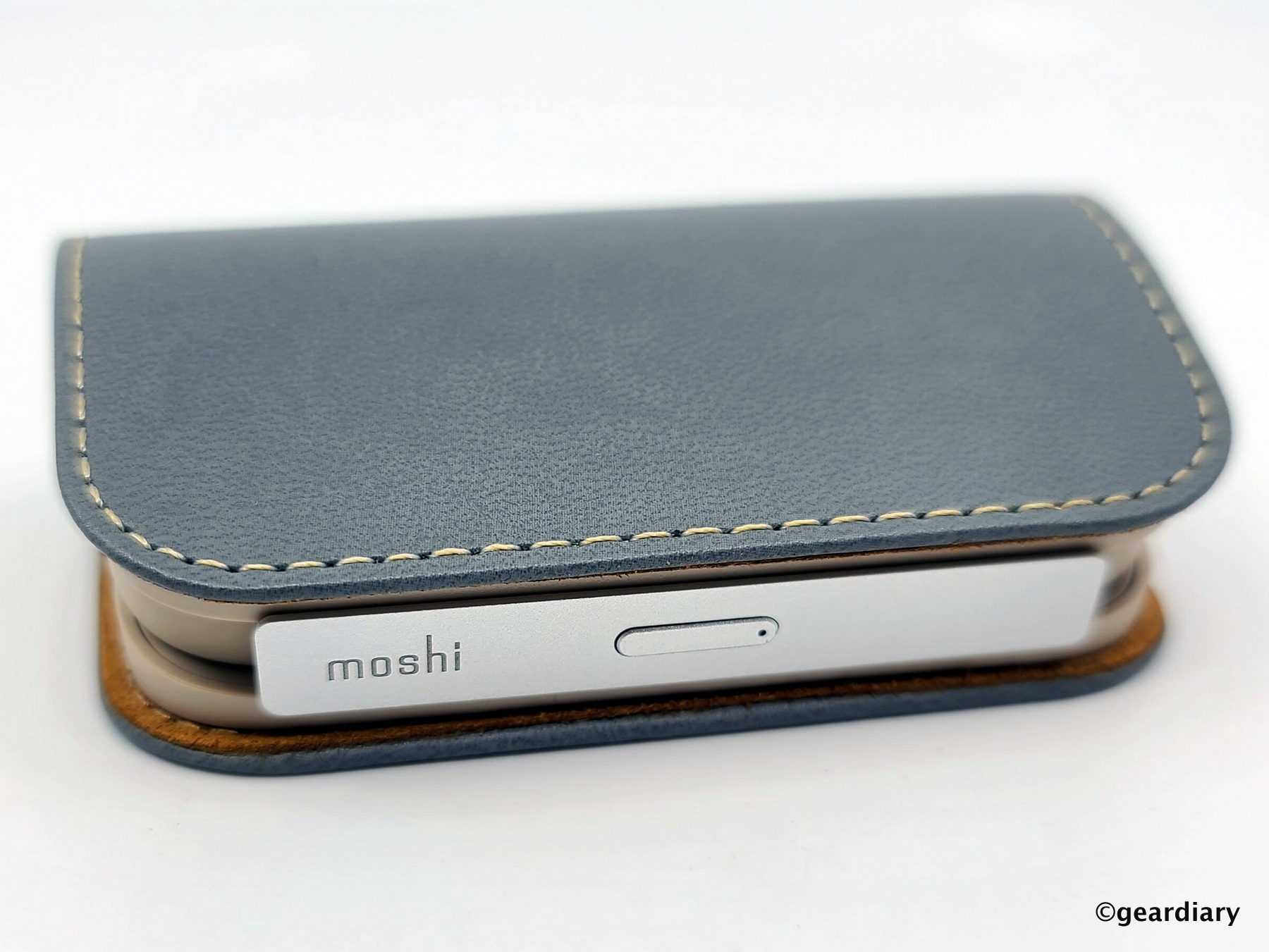 Moshi IonGo 5K Duo Portable Battery with Built-in Lightning and USB-C ...