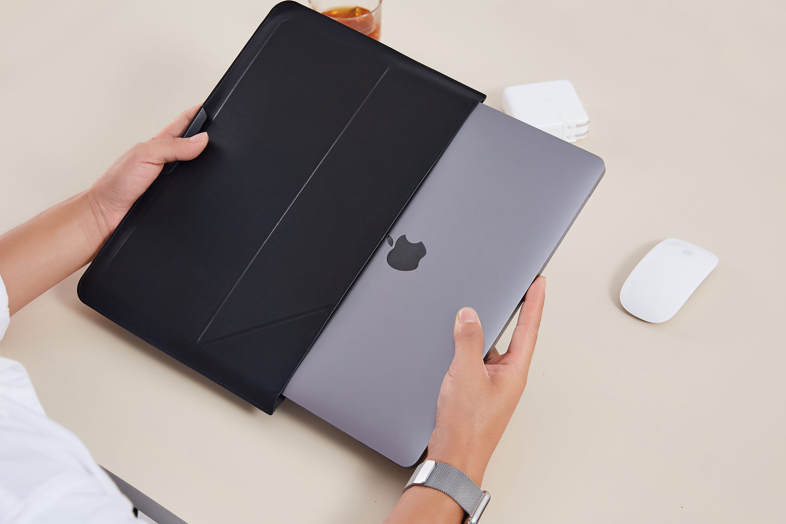 The Moft Carrying Sleeve Is a Versatile Lap Desk for Every Situation