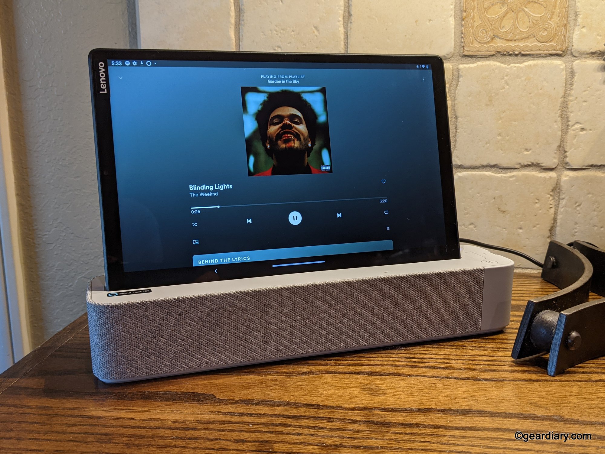 Lenovo Smart Tab M8 and Smart Tab M10 Are 2-in-1 Smart Home Hubs That ...