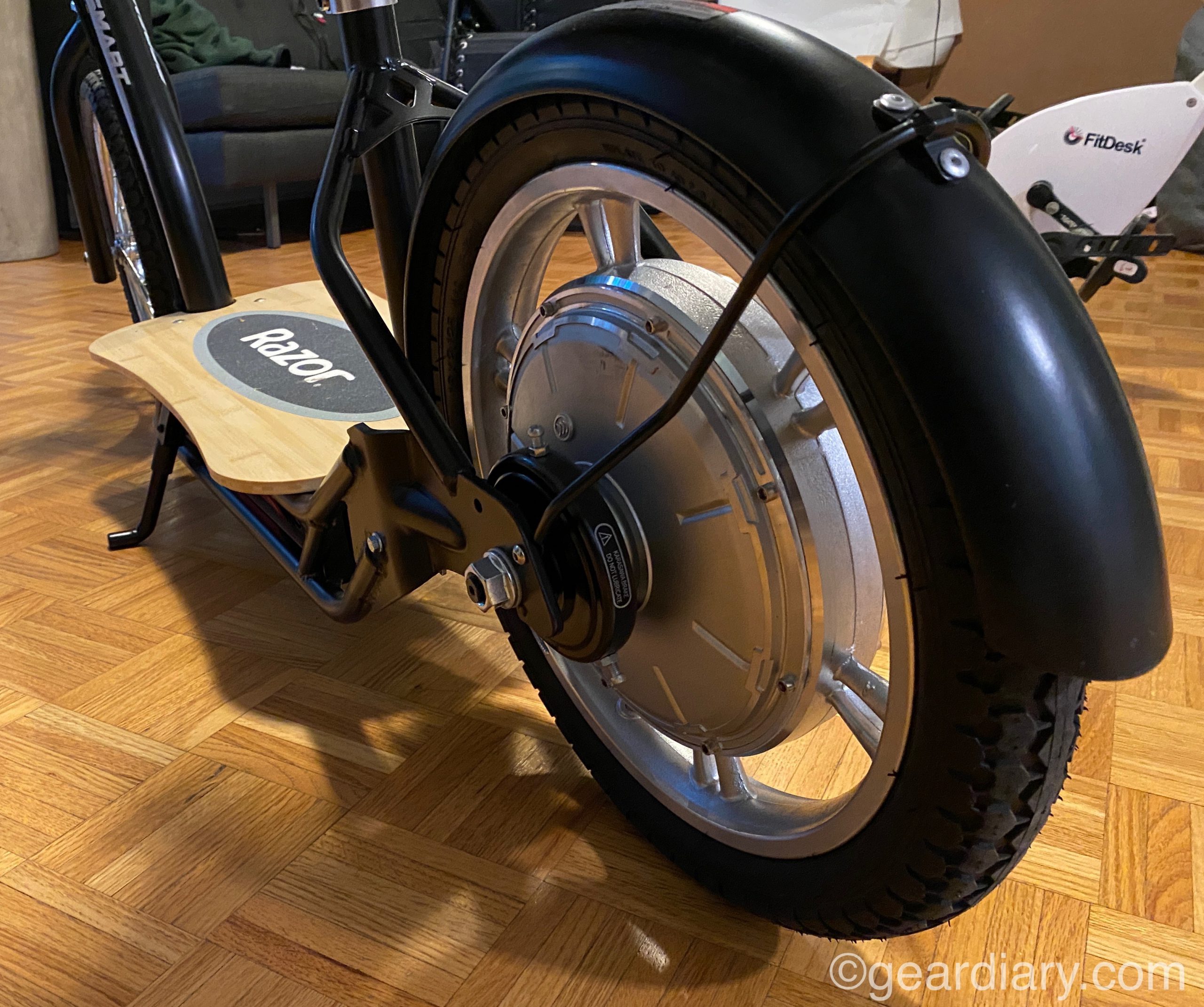 Razor EcoSmart Metro HD Electric Scooter Is a Fun Yet Practical Ride ...