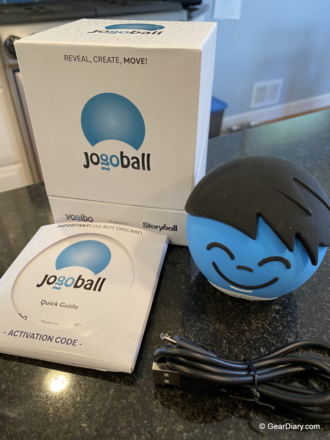 Jogoball Is a Fun, Screen-Free Toy That Gets the Whole Family Moving