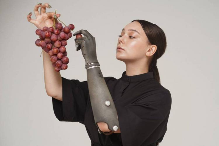 Esper Hand Brings Prosthetics into the Future with a Powerful ...