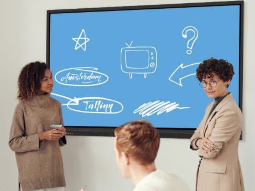 Lenovo ThinkVision T86, T75, and T65 Large Format Displays Will Make ...