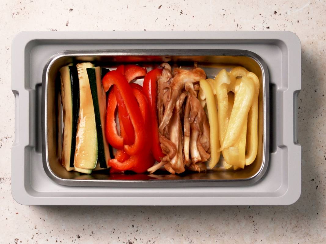 Steambox Is a Self Heating Lunchbox That Will Allow You to a Enjoy Hot ...