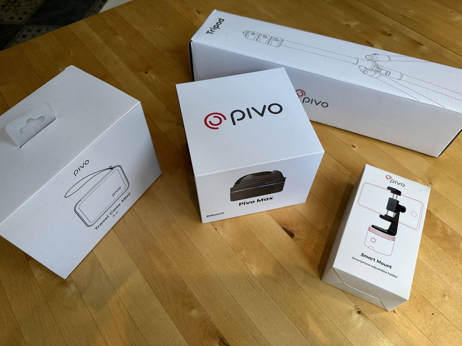 Pivo Max + Essential Kit Review: An Elegantly Simple Content Creation ...