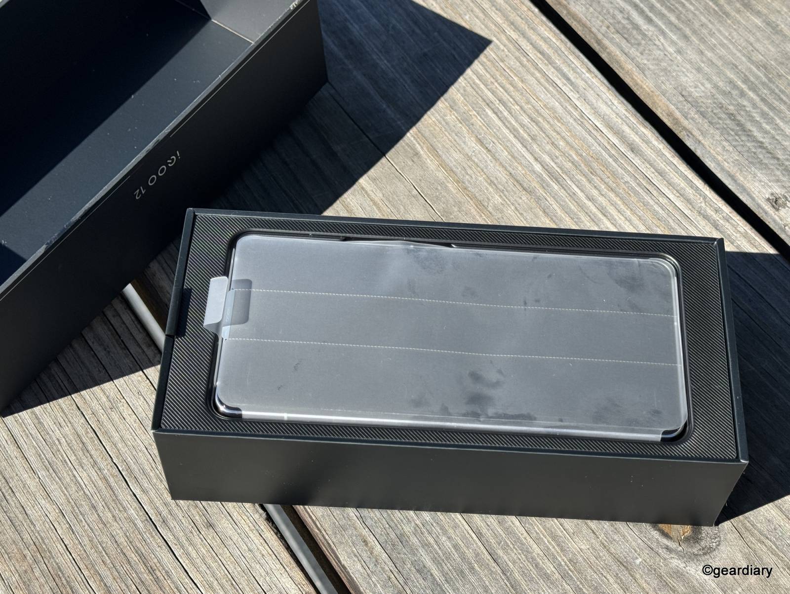 IQOO 12 Legend Edition Review: A Sporty Exterior Hints at the Power ...