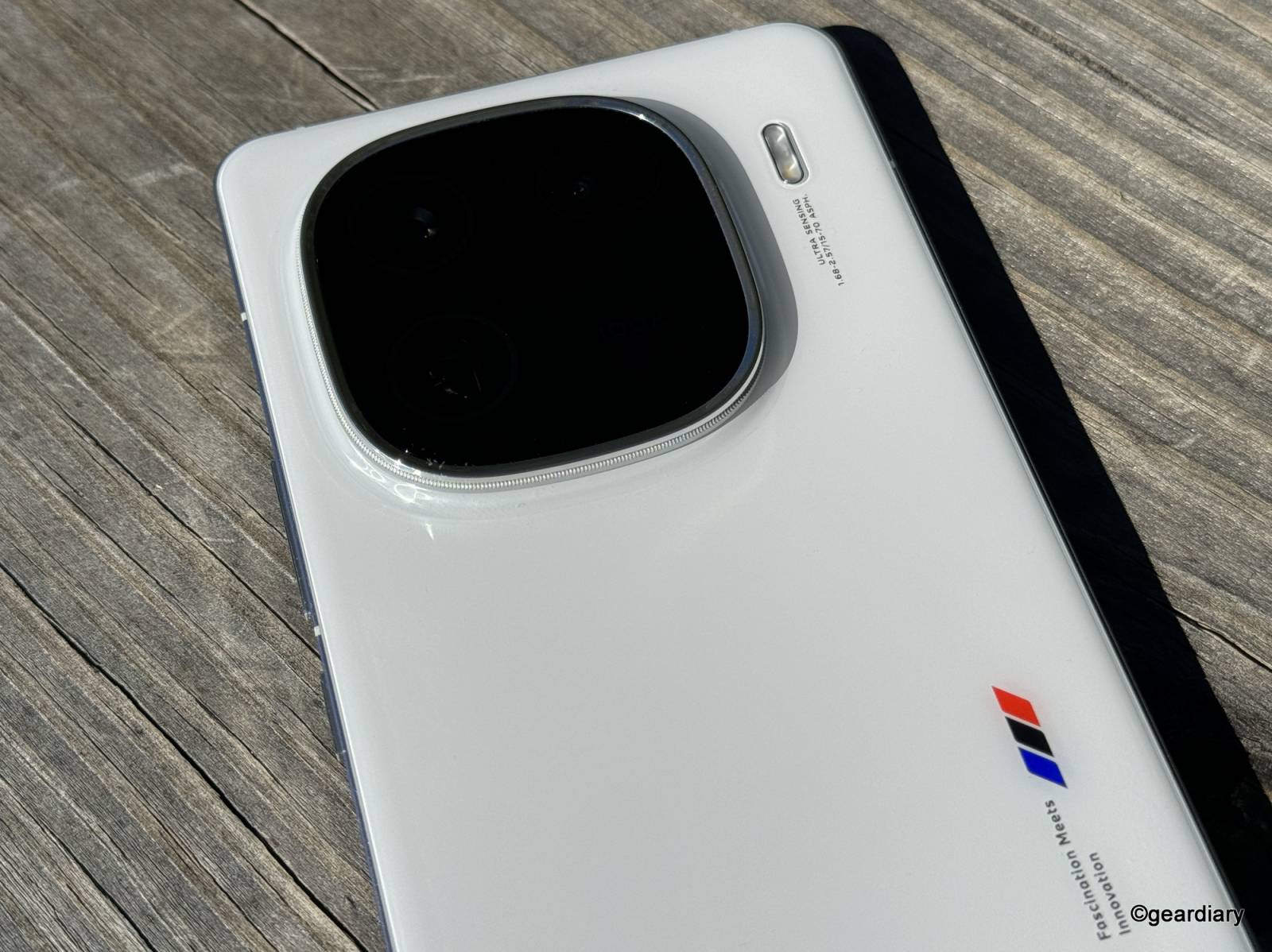 IQOO 12 Legend Edition Review: A Sporty Exterior Hints at the Power ...