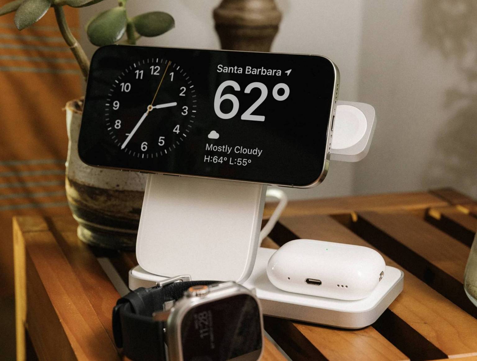 Nomad Stand One Max MagSafe Charger Review: The Near Perfect Solution ...