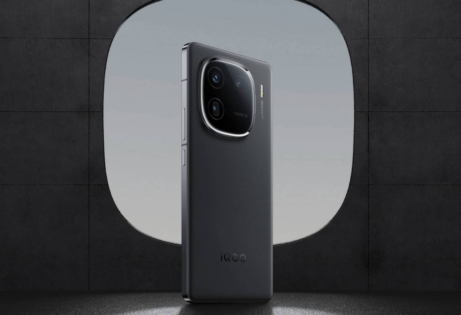 IQOO 12 Legend Edition Review: A Sporty Exterior Hints at the Power ...