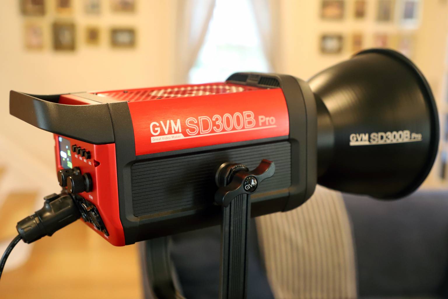 GVM PRO-SD300B Review: Excellent Quality Light in a Handsome Package ...