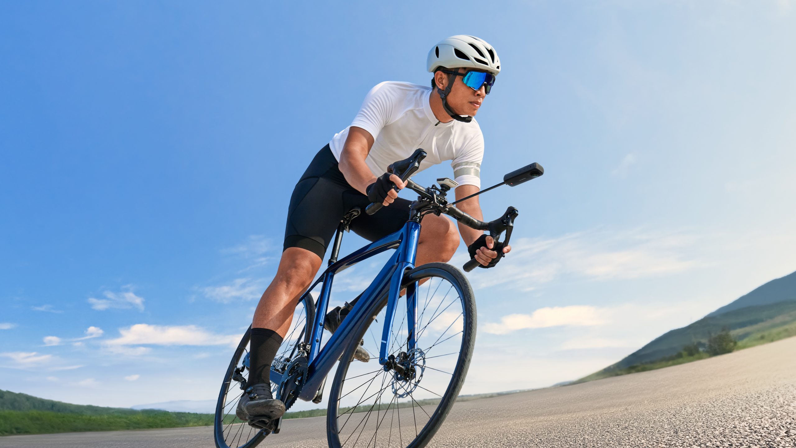 Insta360 X4 Is an 8K 360 Camera That Reaches New Heights in Shooting ...