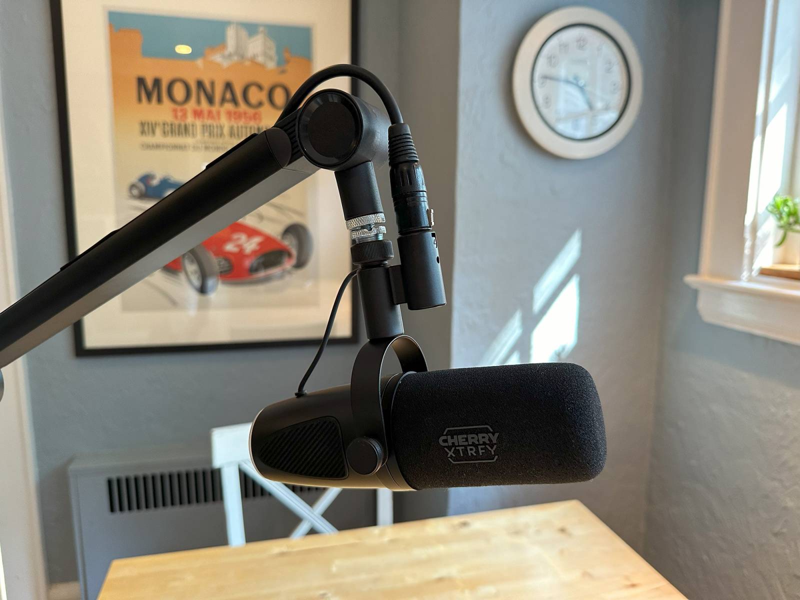 Cherry Xtrfy Ngale X Microphone and Boom Arm Review: Excellent Sound in ...