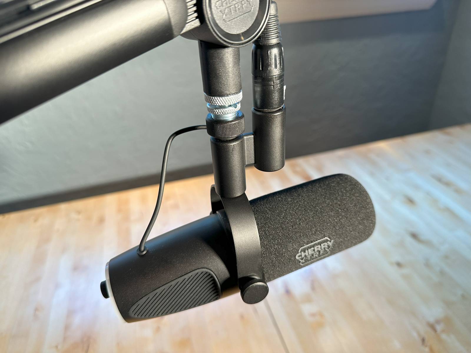 Cherry Xtrfy Ngale X Microphone and Boom Arm Review: Excellent Sound in ...