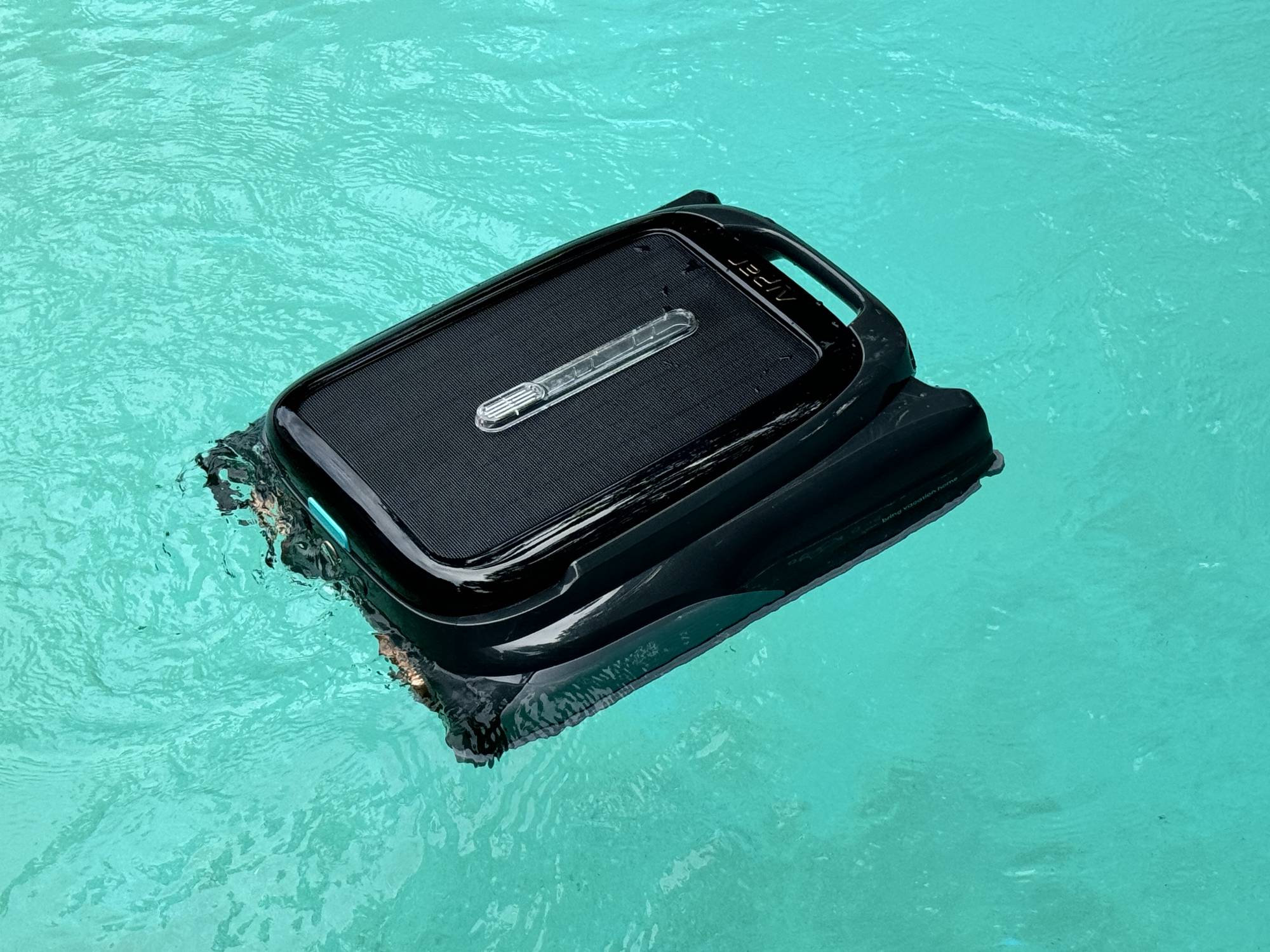 Aiper Surfer S1 Cordless Robotic Pool Skimmer Review: So Efficient That ...