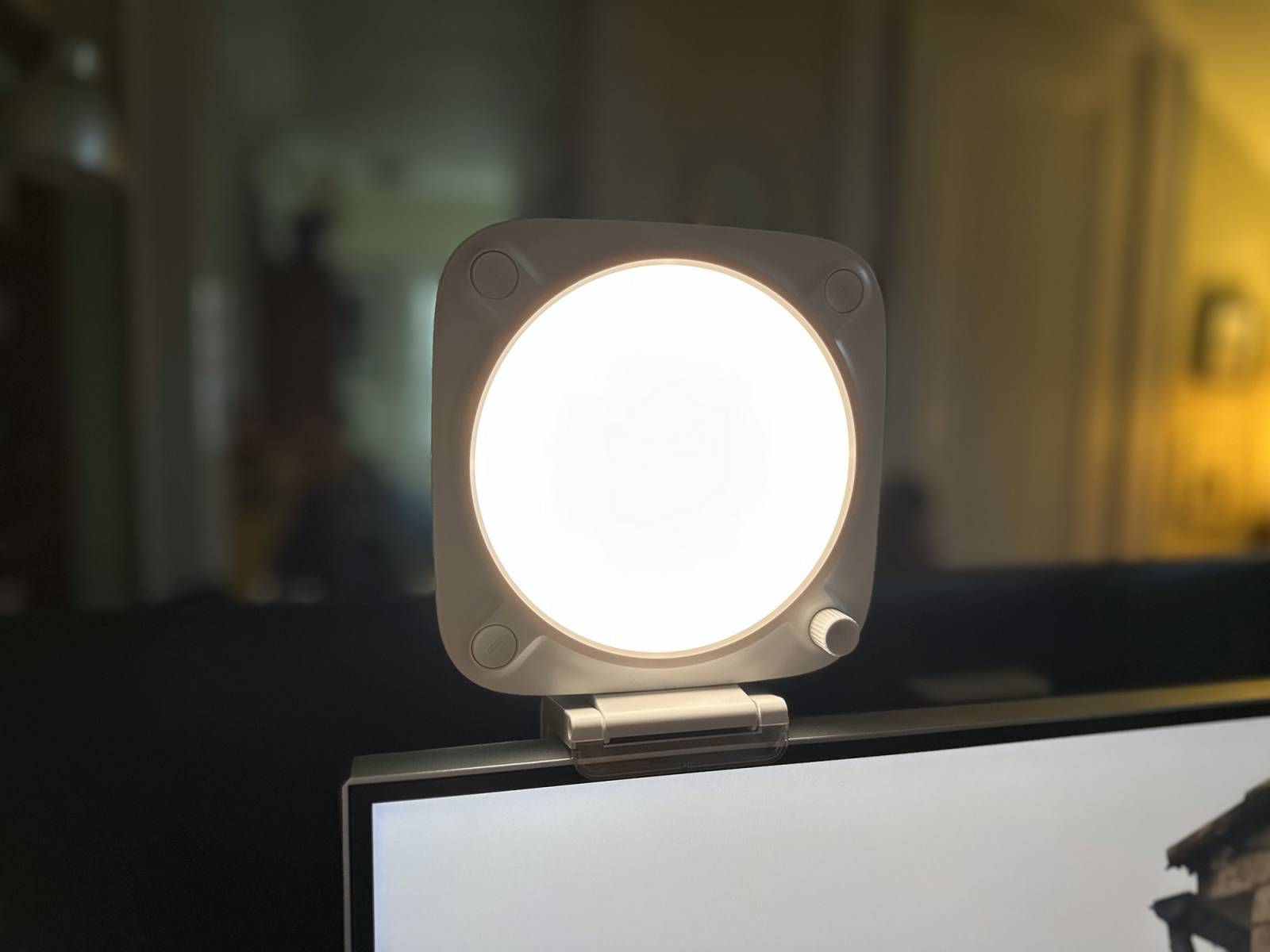 Elgato Key Light Neo Review: Elegant Design Delivering Soft, Adjustable ...