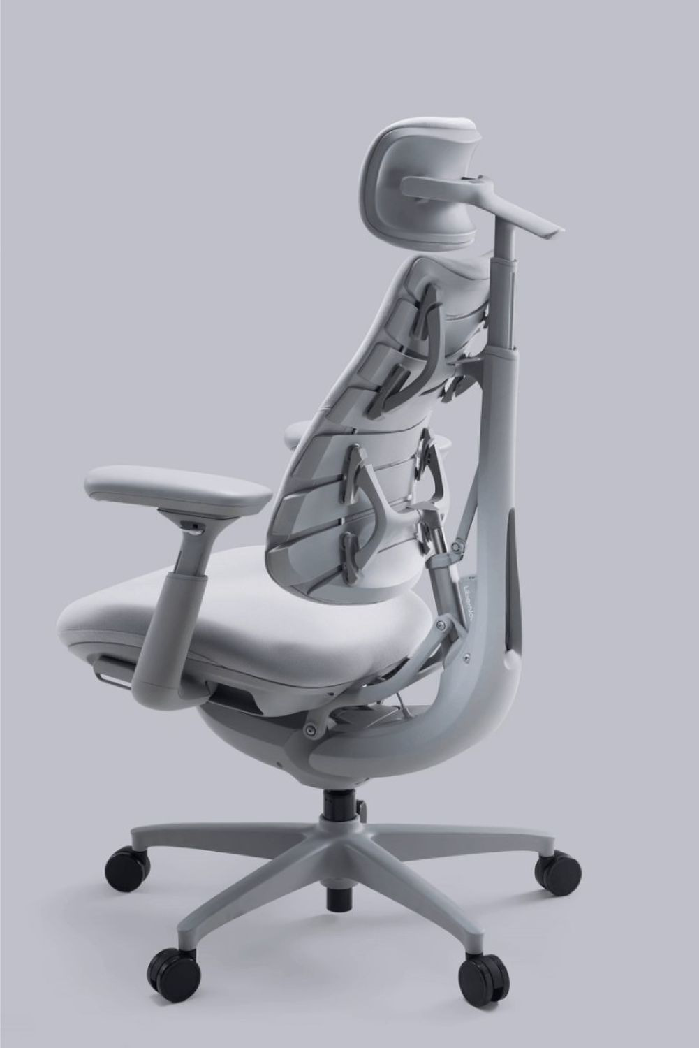 The LiberNovo Omni Is a Dynamic Ergonomic Chair That Moves With You to ...