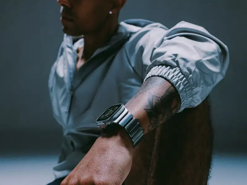 Nomad Stratos Is the Titanium Apple Watch Band That Knows How to Flex ...