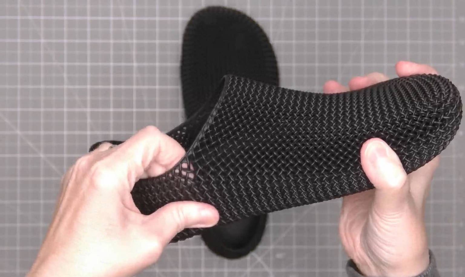 PollyFab Aero Pro and Airpuff One 3D-Printed Shoes Review: Futuristic ...